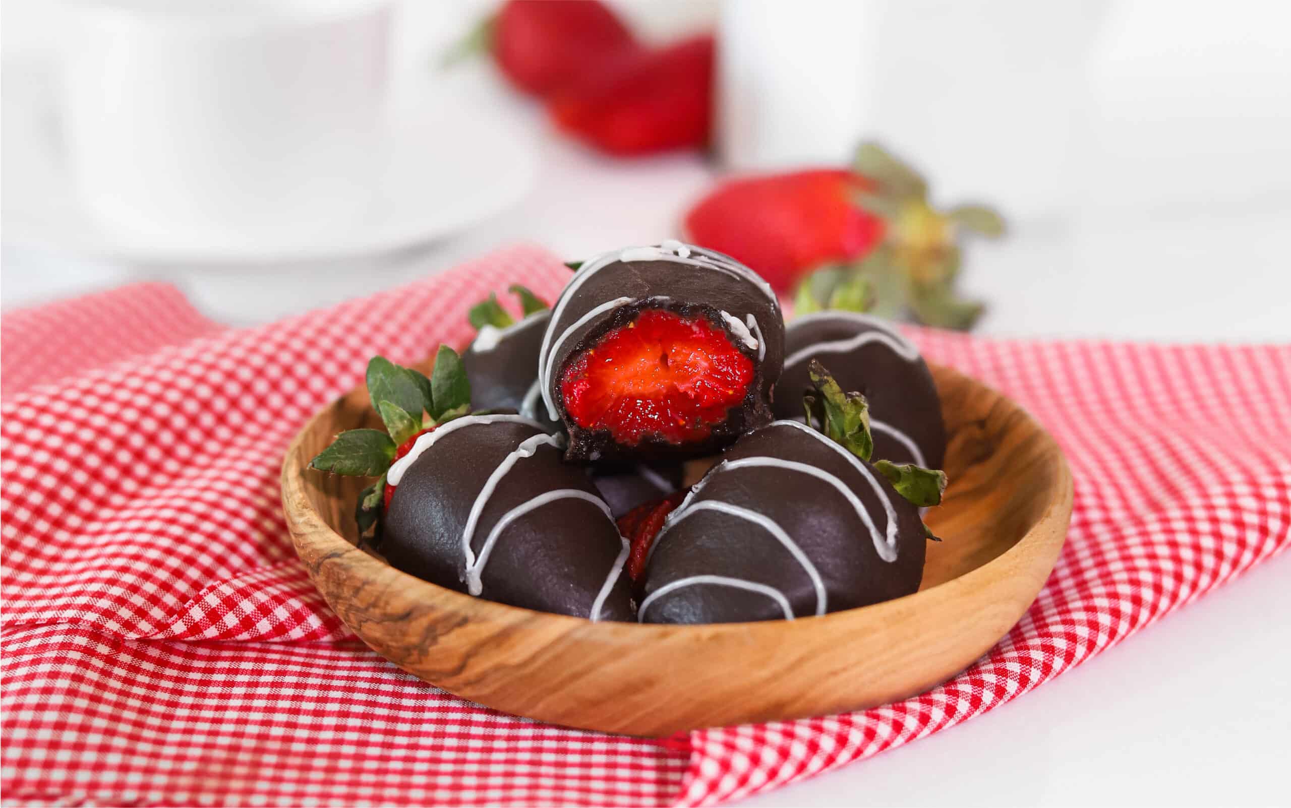 Valentines Chocolate Dipped Strawberries - Artisraw