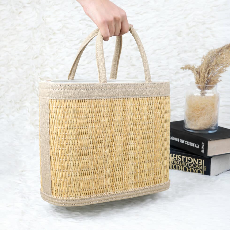 Practical Straw Bag with Handle / Straw Handbag Handmade / Womens ...